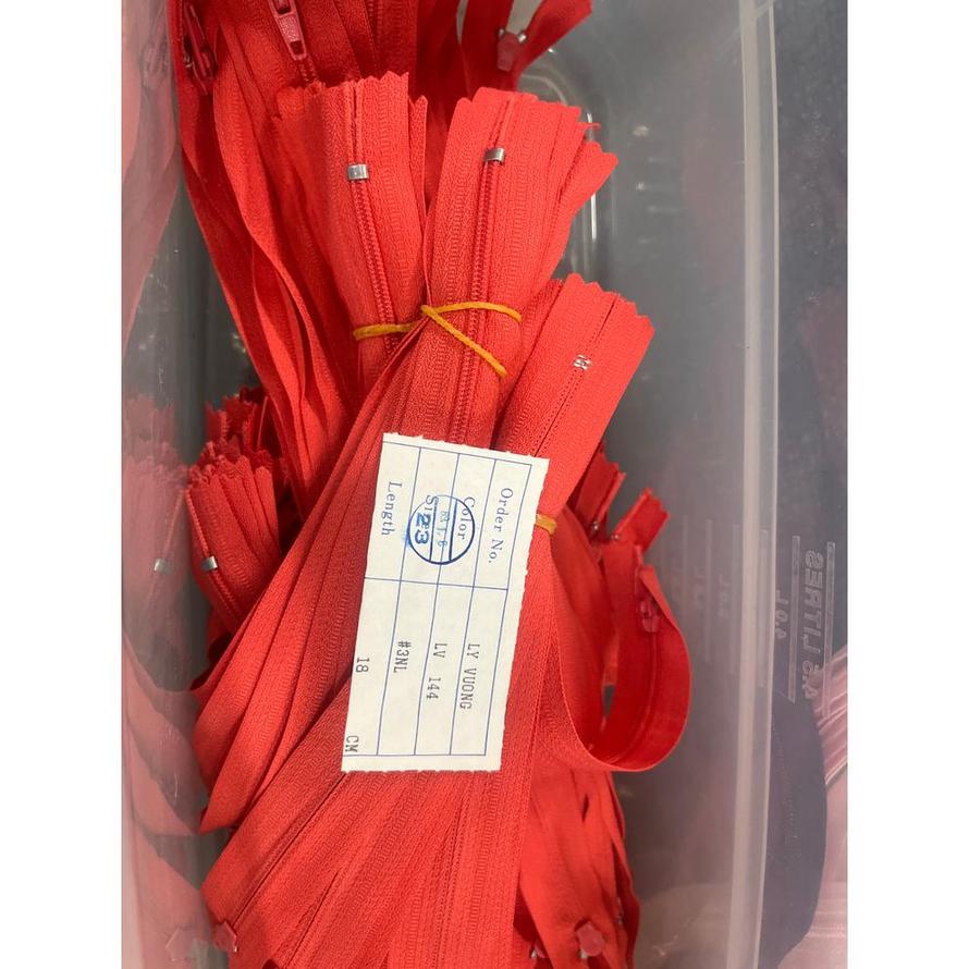 Zips 10 for $1 red/orange | Queen of Fabric